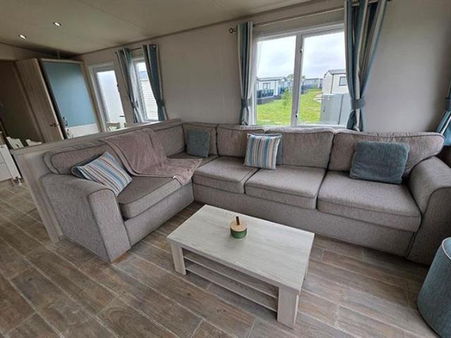 2 bedroom lodge for sale