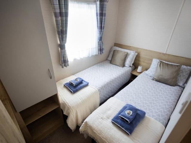 2 bedroom lodge for sale