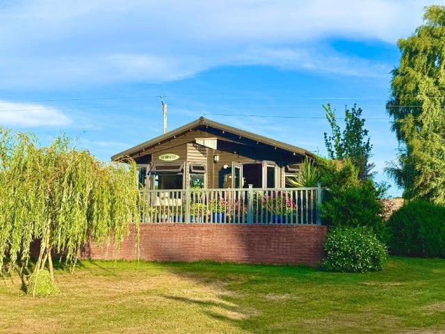 2 bedroom lodge for sale