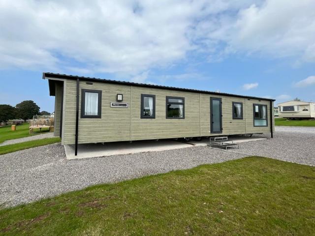 2 bedroom lodge for sale