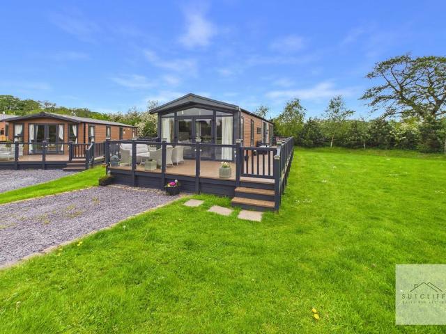 2 bedroom lodge for sale