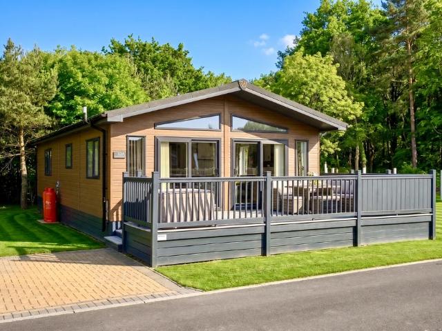 2 bedroom lodge for sale