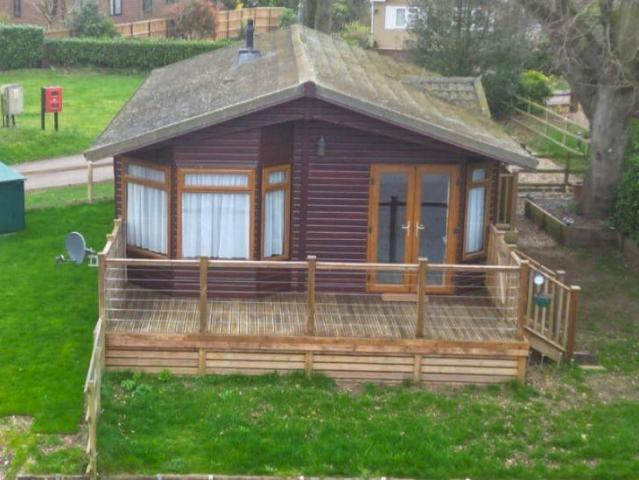 2 bedroom lodge for sale