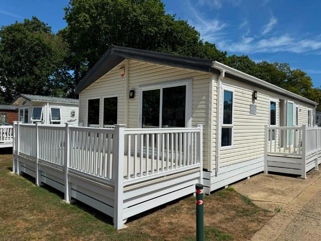 2 bedroom lodge for sale