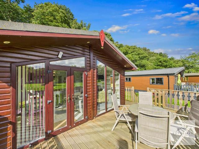 2 bedroom lodge for sale