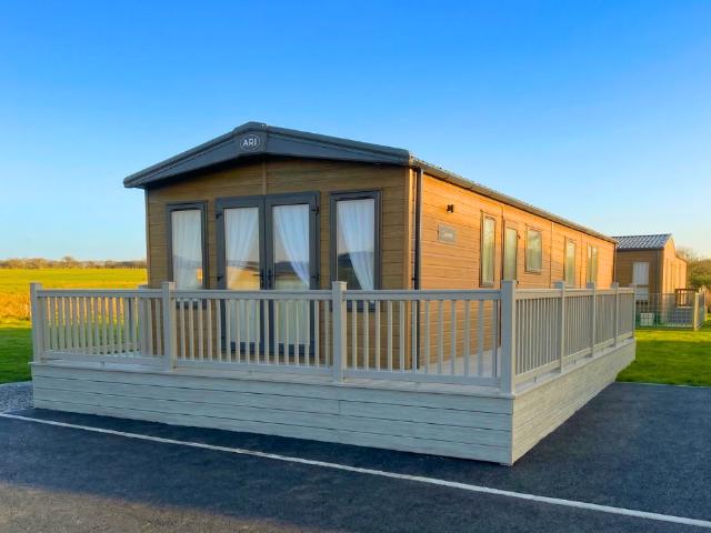 2 bedroom lodge for sale