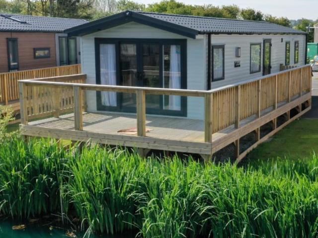 2 bedroom lodge for sale