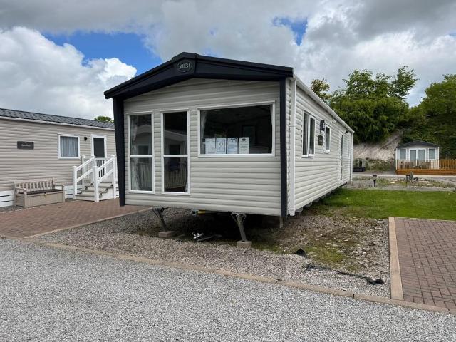 2 bedroom lodge for sale