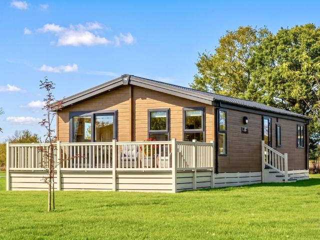 2 bedroom lodge for sale