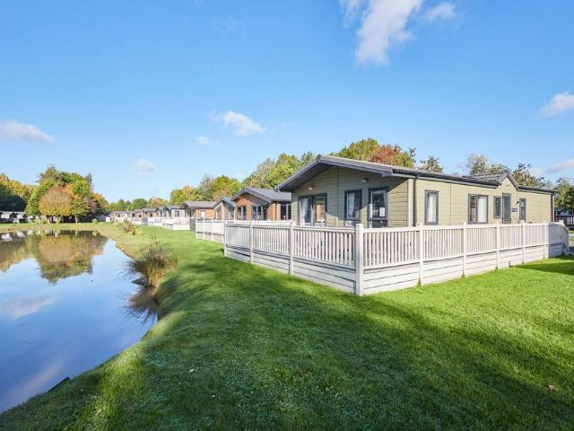 2 bedroom lodge for sale