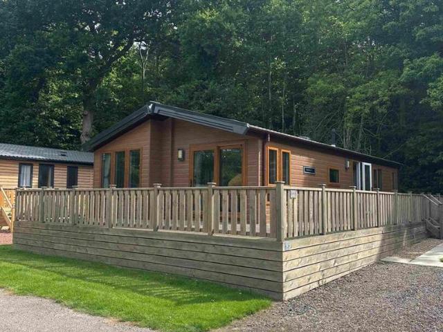 2 bedroom lodge for sale