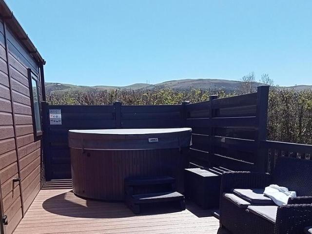 2 bedroom lodge for sale