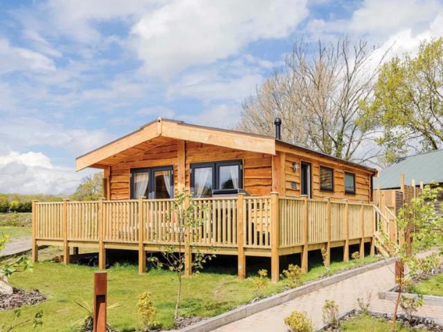 2 bedroom lodge for sale