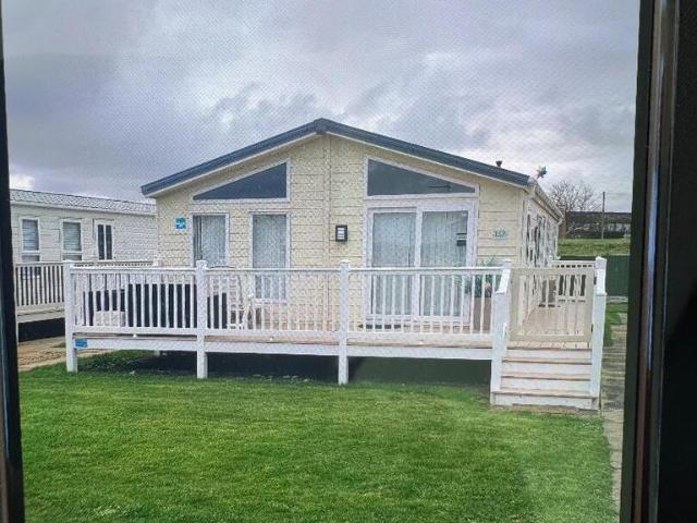2 bedroom lodge for sale
