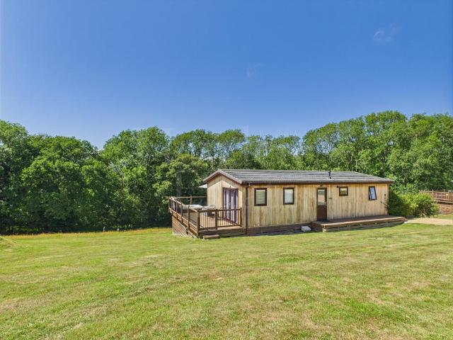2 bedroom lodge for sale