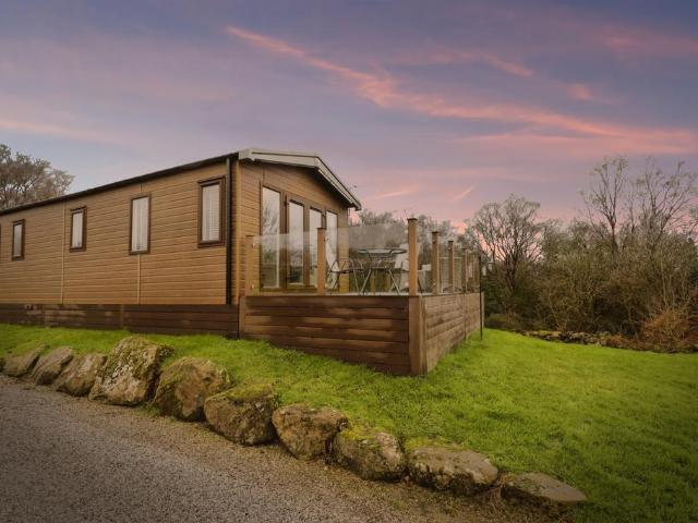 2 bedroom lodge for sale