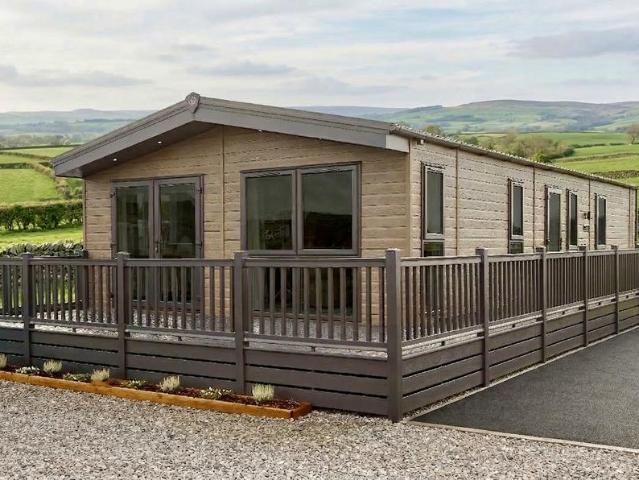 2 bedroom lodge for sale