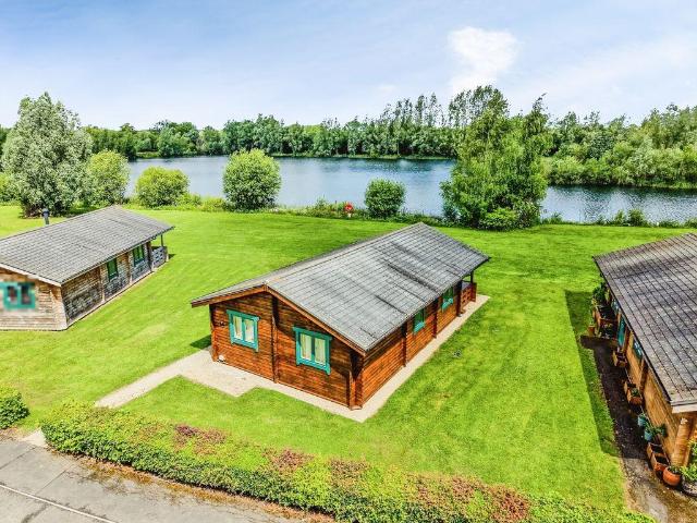 2 bedroom lodge for sale