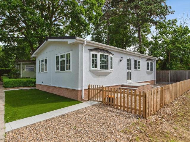 2 bedroom lodge for sale