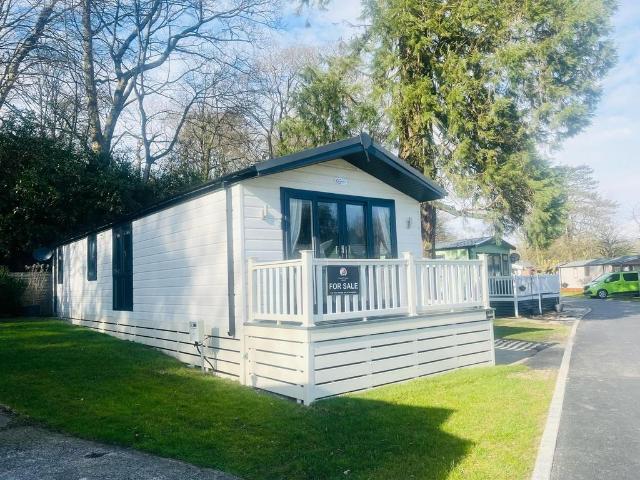 2 bedroom lodge for sale
