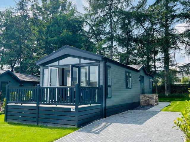 2 bedroom lodge for sale