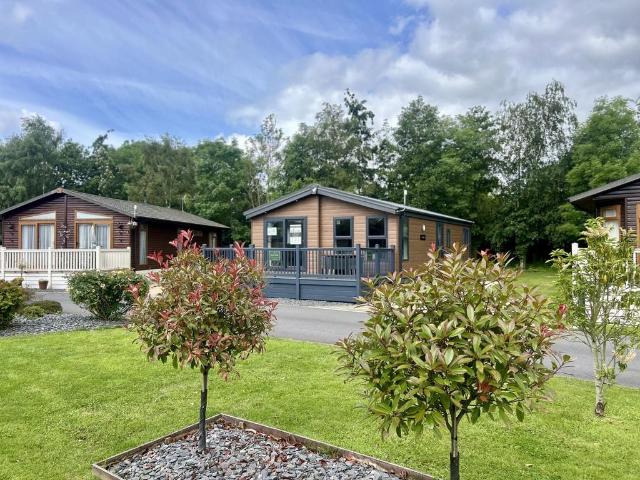 2 bedroom lodge for sale