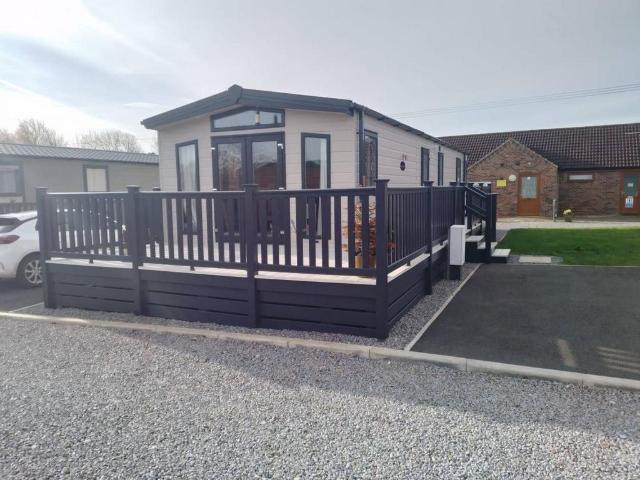 2 bedroom lodge for sale