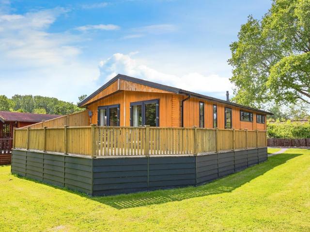 2 bedroom lodge for sale