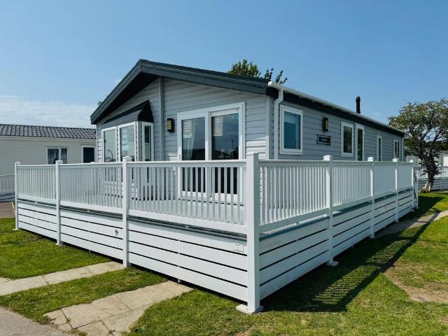 2 bedroom lodge for sale