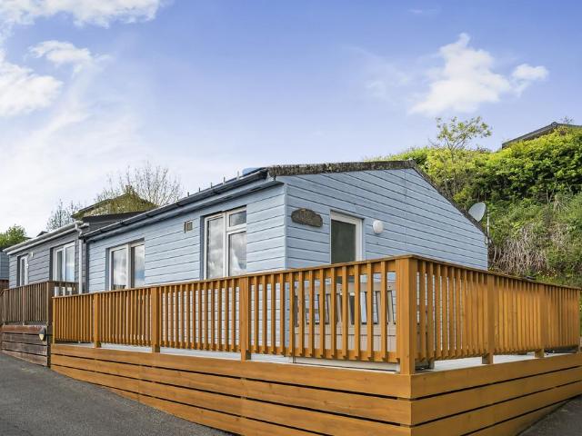 2 bedroom lodge for sale