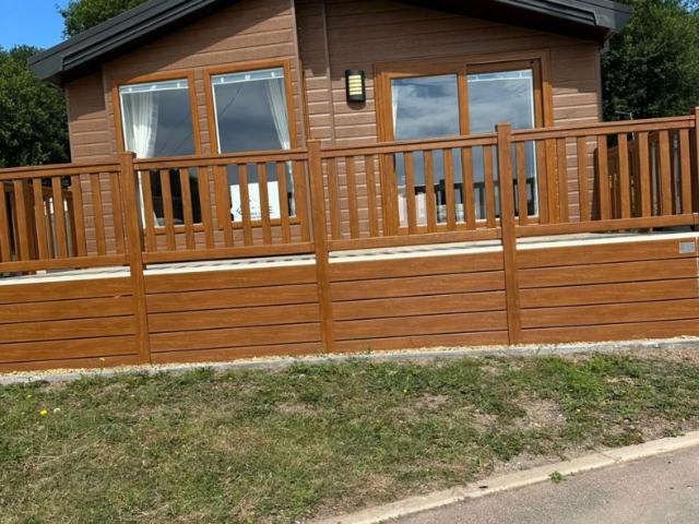 2 bedroom lodge for sale