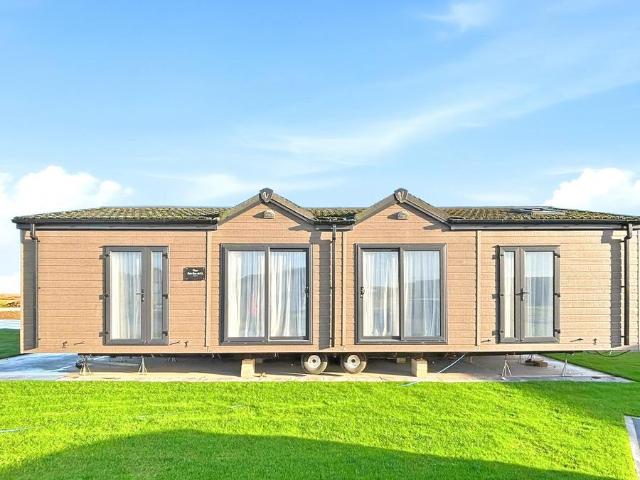 2 bedroom lodge for sale