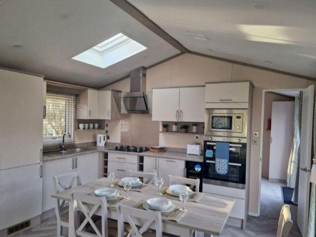 2 bedroom lodge for sale