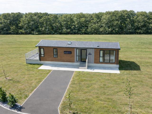 2 bedroom lodge for sale