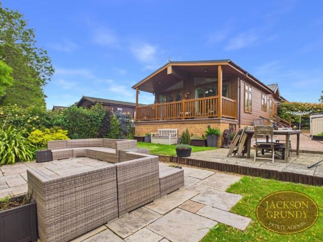 2 bedroom lodge for sale