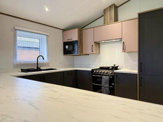 2 bedroom lodge for sale