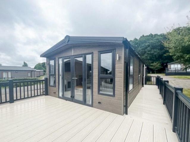 2 bedroom lodge for sale