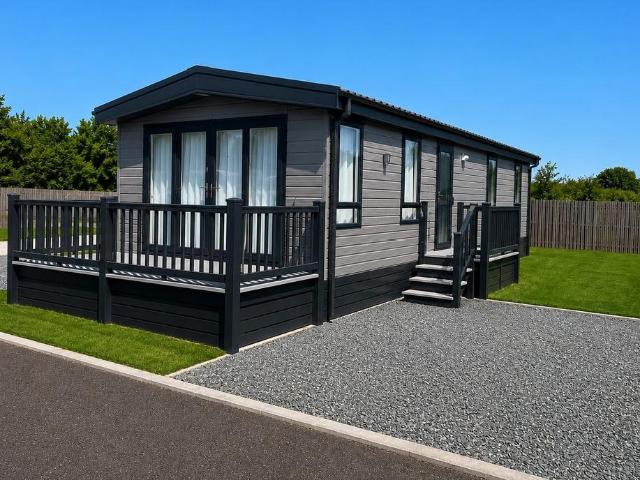 2 bedroom lodge for sale