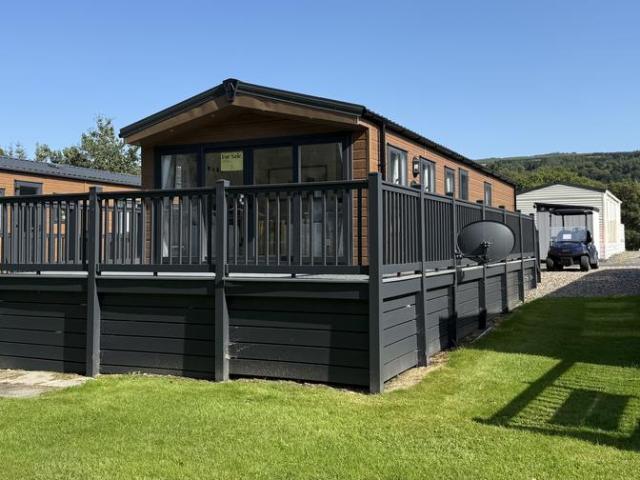2 bedroom lodge for sale