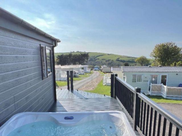2 bedroom lodge for sale