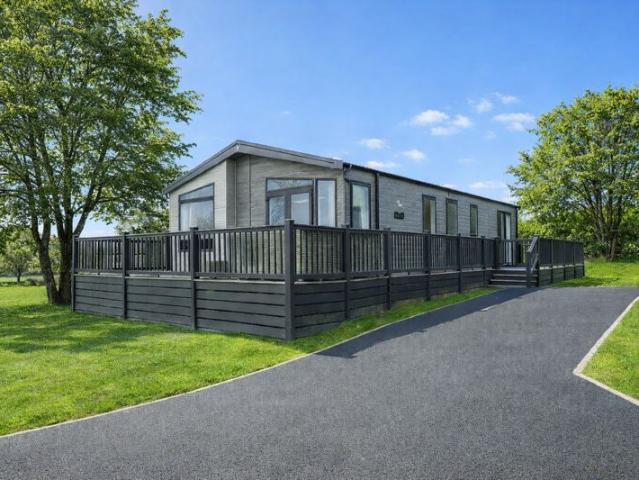 2 bedroom lodge for sale