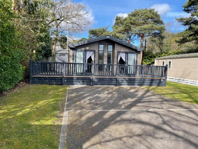 2 bedroom lodge for sale