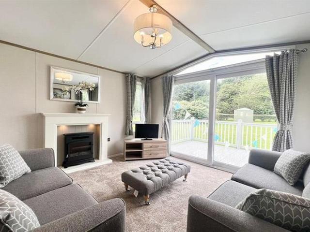 2 bedroom lodge for sale
