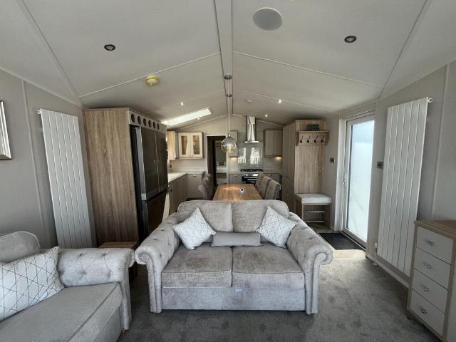2 bedroom lodge for sale