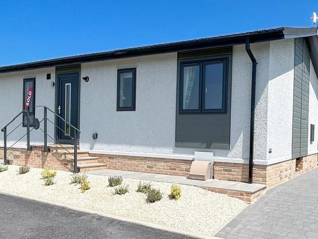 2 bedroom lodge for sale