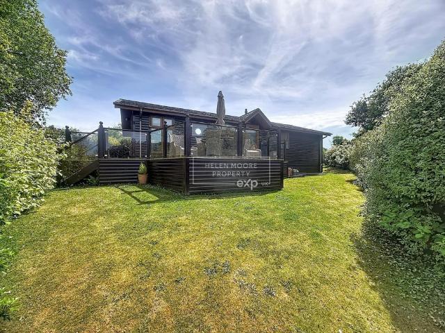 2 bedroom lodge for sale