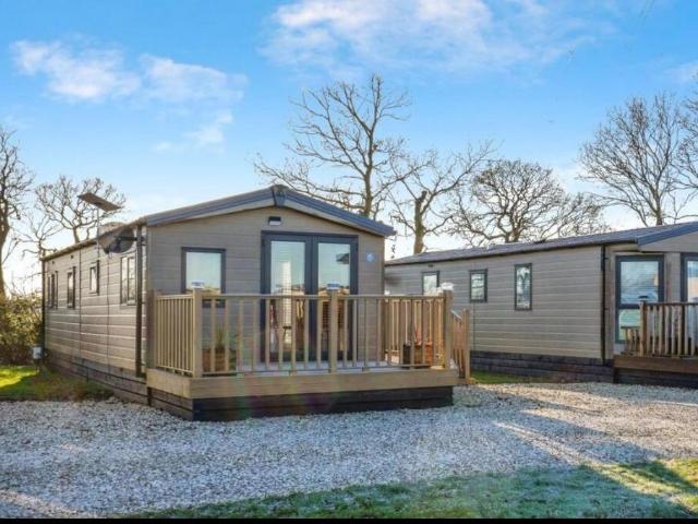 2 bedroom lodge for sale