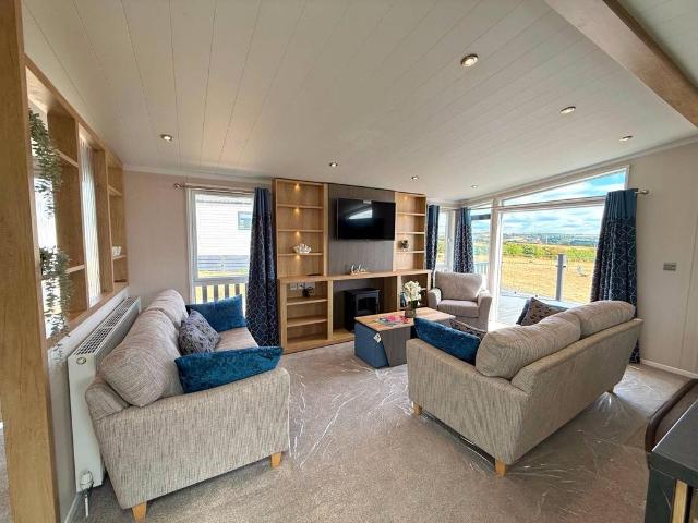 2 bedroom lodge for sale