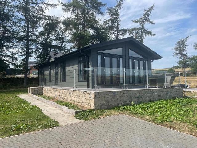 2 bedroom lodge for sale