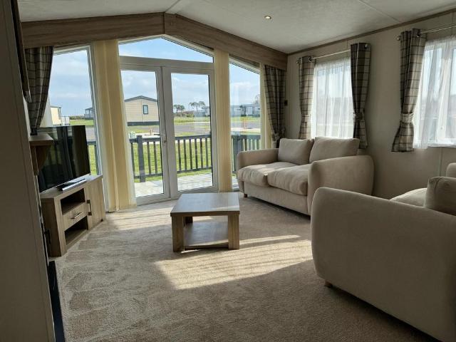 2 bedroom lodge for sale